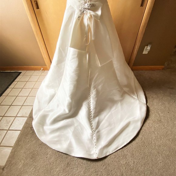 Alfred Angelo | Dresses | Nwt Sz Alfred Angelo 2182c Creamsilver ...